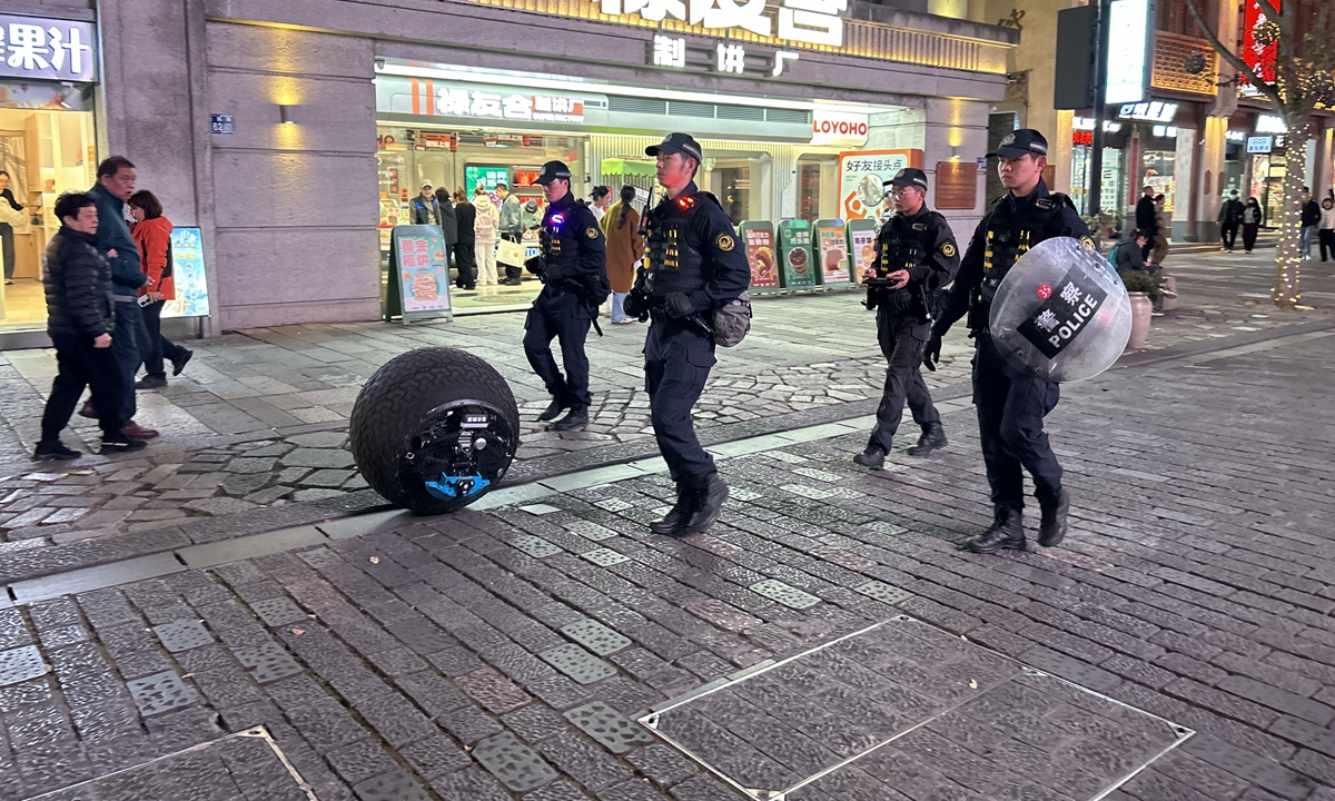 Techtrends: Politie patrouilleert met ronde robot - Chinasquare.be